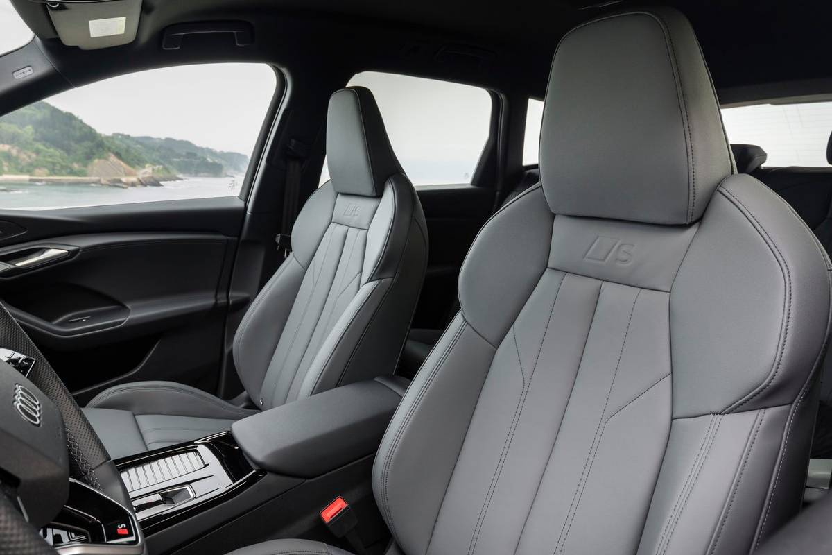 StriveME - مهرجان موسيقي في مقصورتها.. وهذا ما اعجبنا في أودي كيو 6 اي ترون كواترو 2025